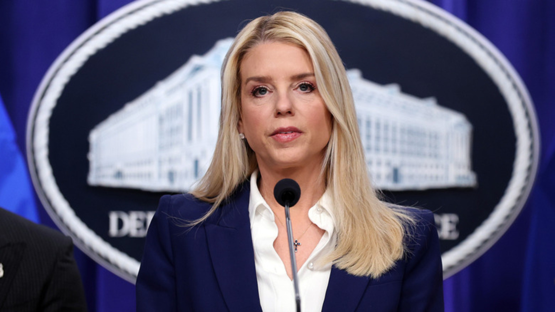 Before-and-after pics of Pam Bondi show how weight loss transformed her ...