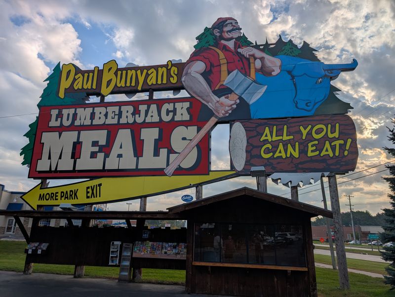 These roadside restaurants make Wisconsin road trips better