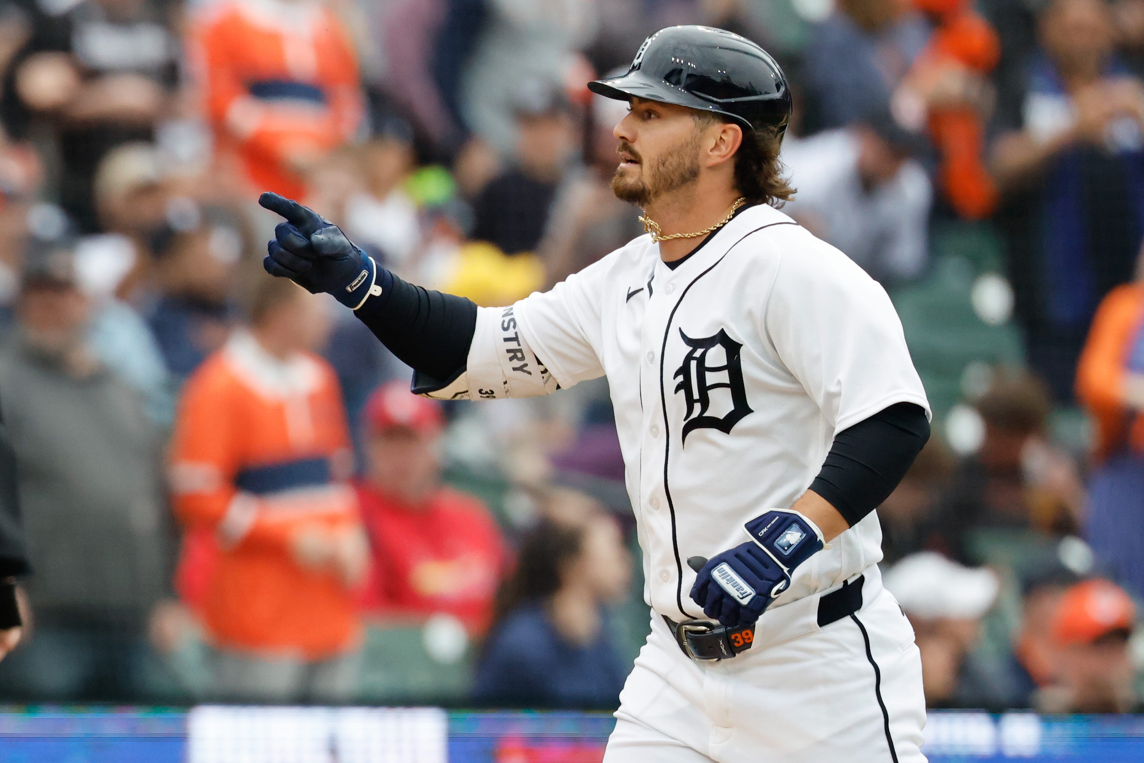 Tigers fans sing and dance in the rain during fun win vs Cardinals