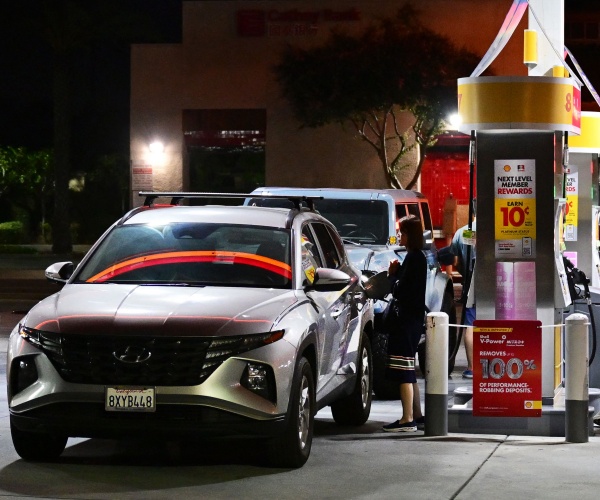 Uber, Lyft expand gas discounts for drivers