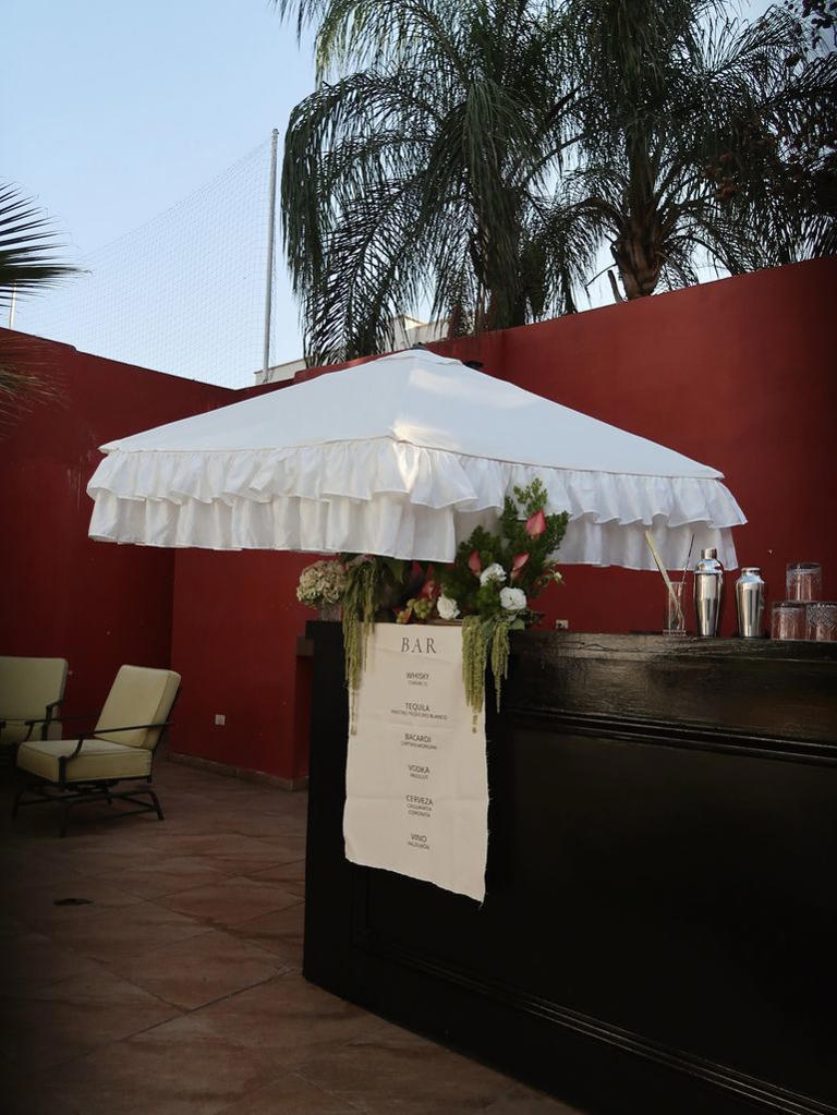 Sí, el negro también puede estar presente en la decoración de tu boda y ...