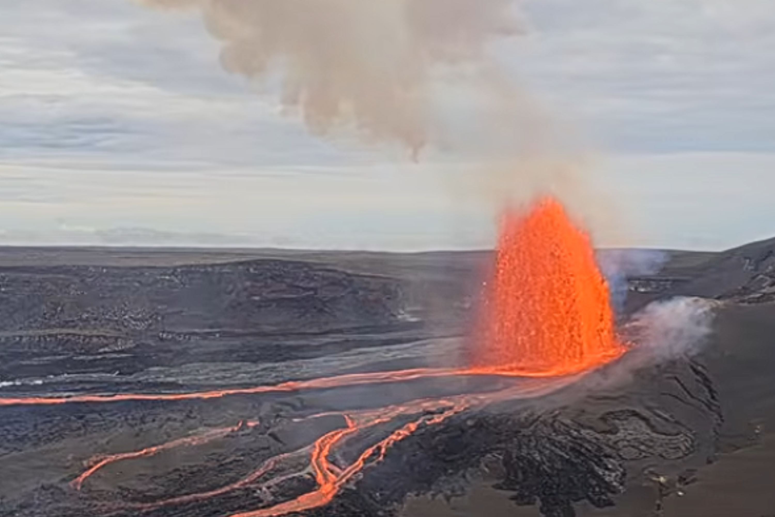 Video shows lava bursting from Hawaii's Kilauea volcano