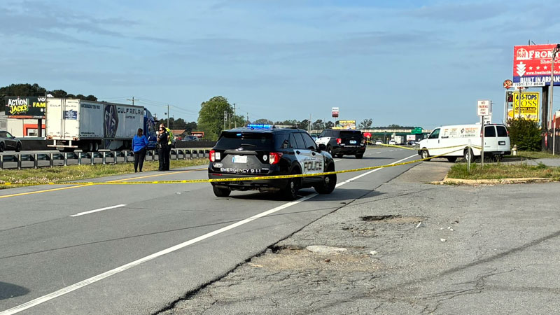 LRPD investigating man possibly hit by car on I-30 near Alexander