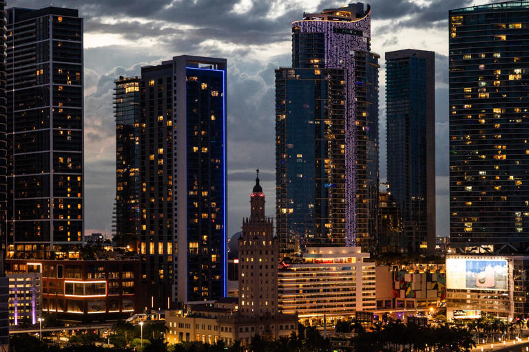Miami's Mandarin Oriental Hotel to implode Sunday. Which roads will close?