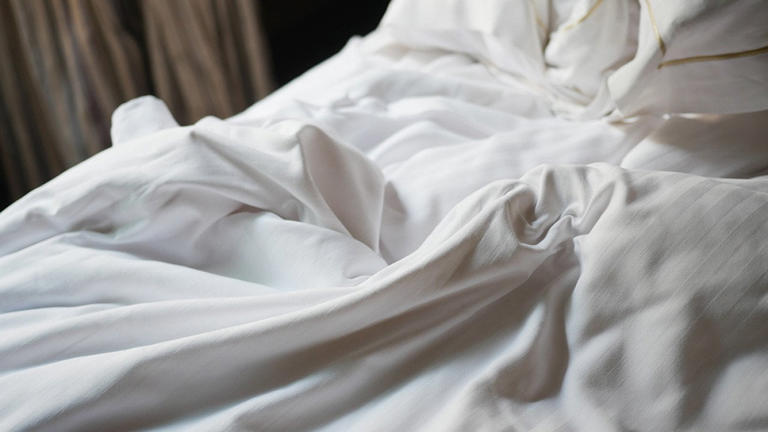 How to choose the best bedding material for your sleep style