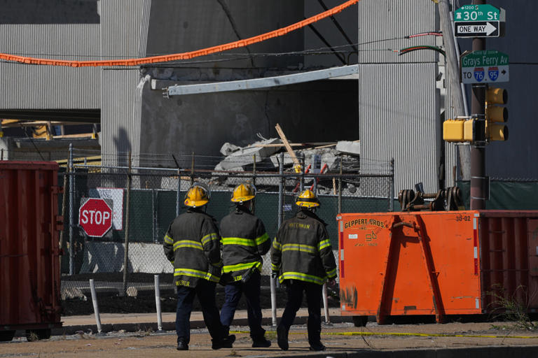 1 killed, 2 presumed dead after partial roof collapse at parking garage ...