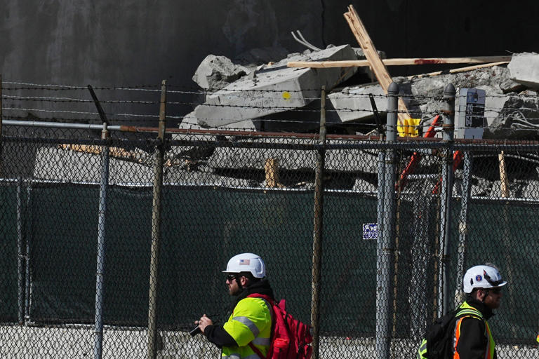 1 killed, 2 presumed dead after partial roof collapse at parking garage ...