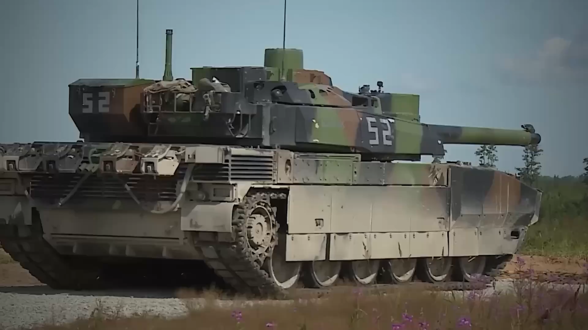 Why France mixes light scouts and heavy tanks in modern warfare