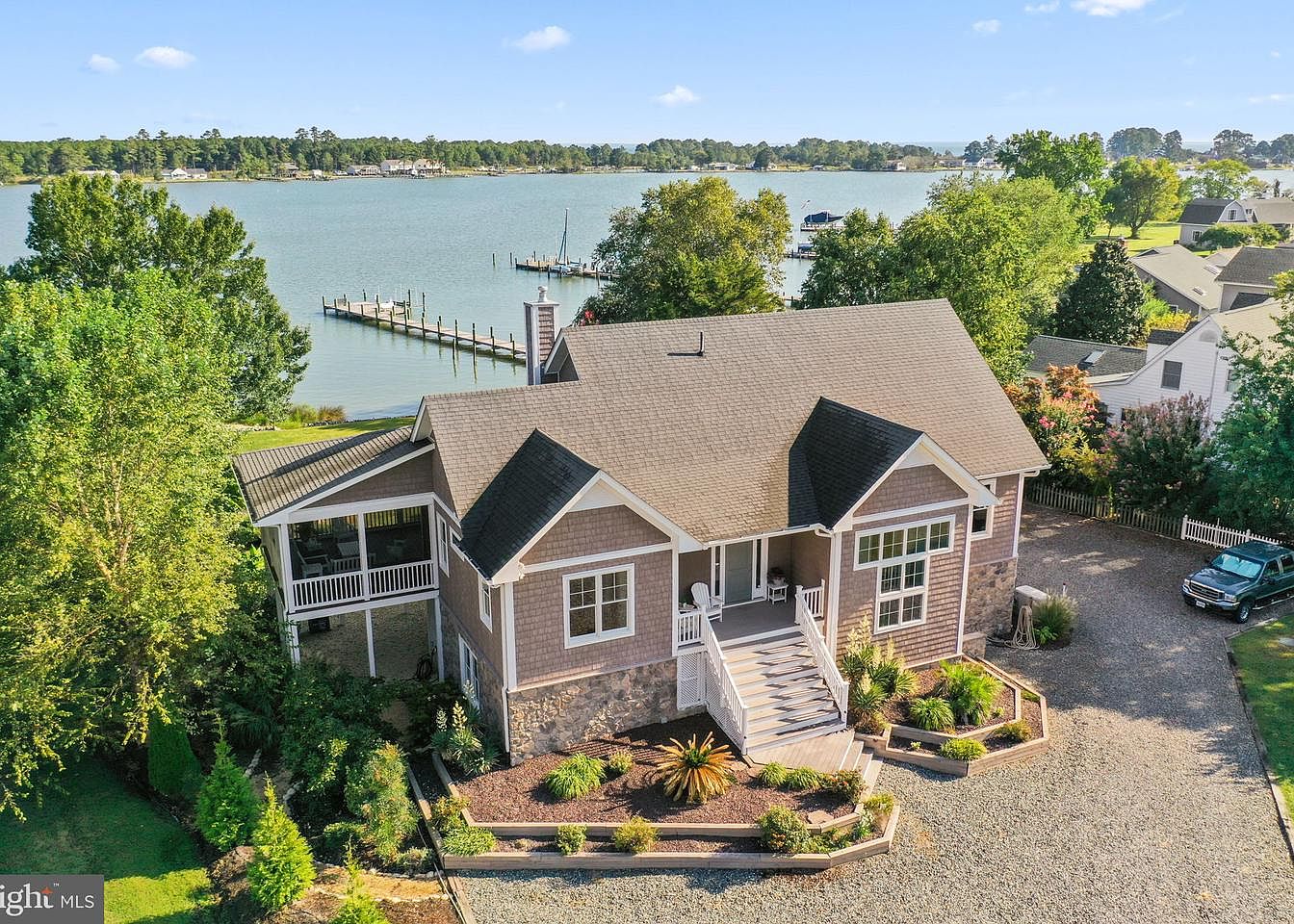 Modern 2012 Jennifer McCann waterfront haven in Lottsburg, Virginia ...