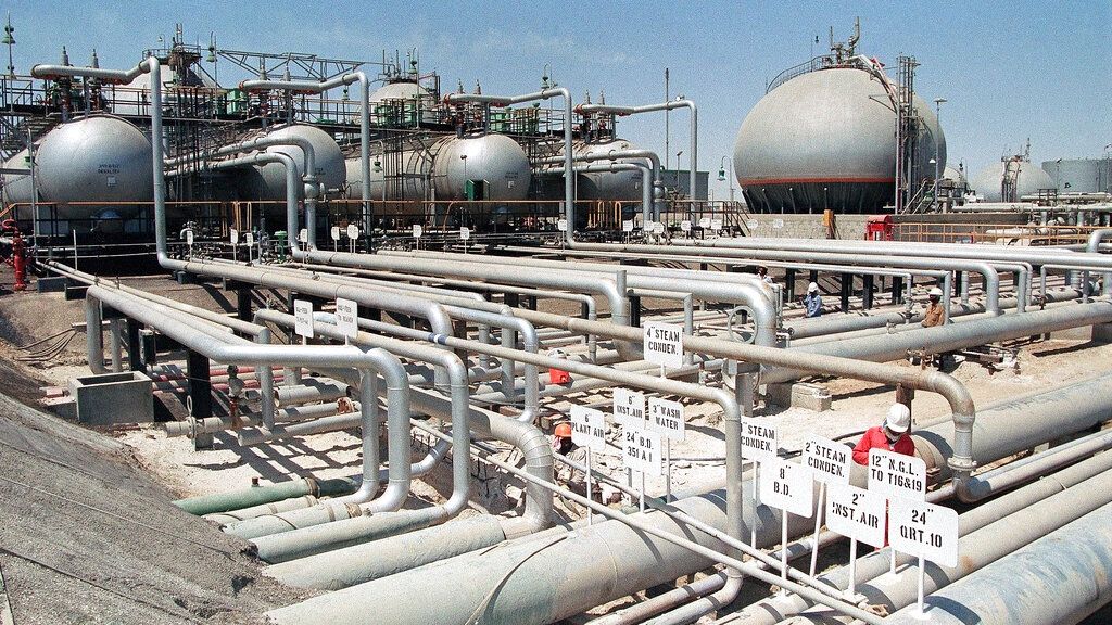 Ξεπέρασε τα 100 δολάρια το βαρέλι η τιμή του πετρελαίου παρά την ...