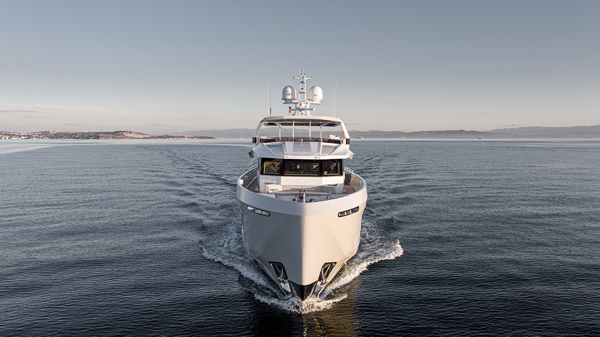 'Mitan' explorer yacht in photos
