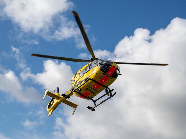 Schwerer Unfall in Bayern: Fahrschüler (18) kollidiert frontal mit Auto ...