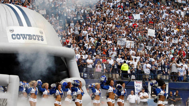 How much do Dallas Cowboys cheerleaders get paid?