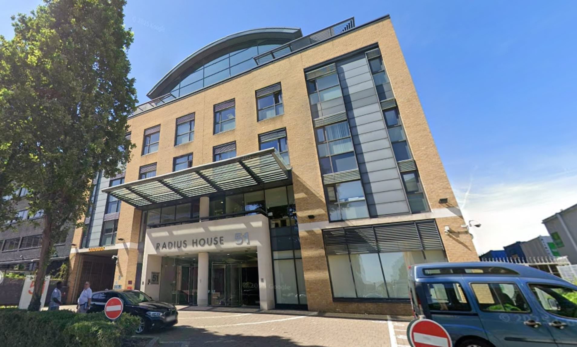 Overworked property manager wins £400k payout for staggering 827 unpaid ...