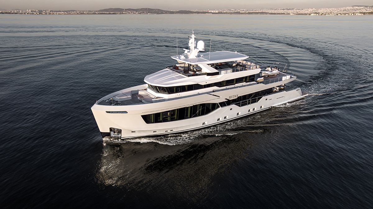 'Mitan' explorer yacht in photos