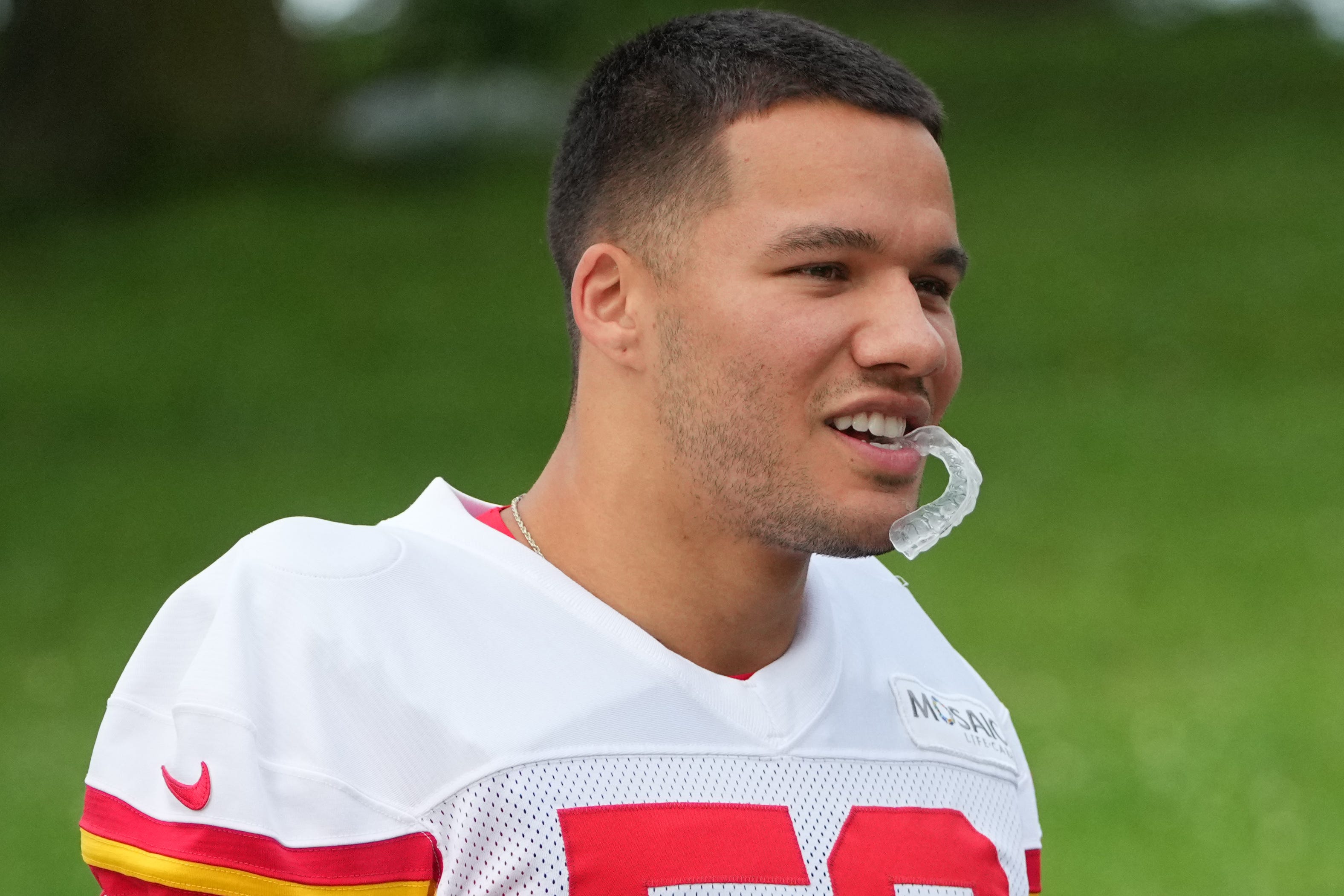 Kansas City Chiefs LB visits children at hometown hospital