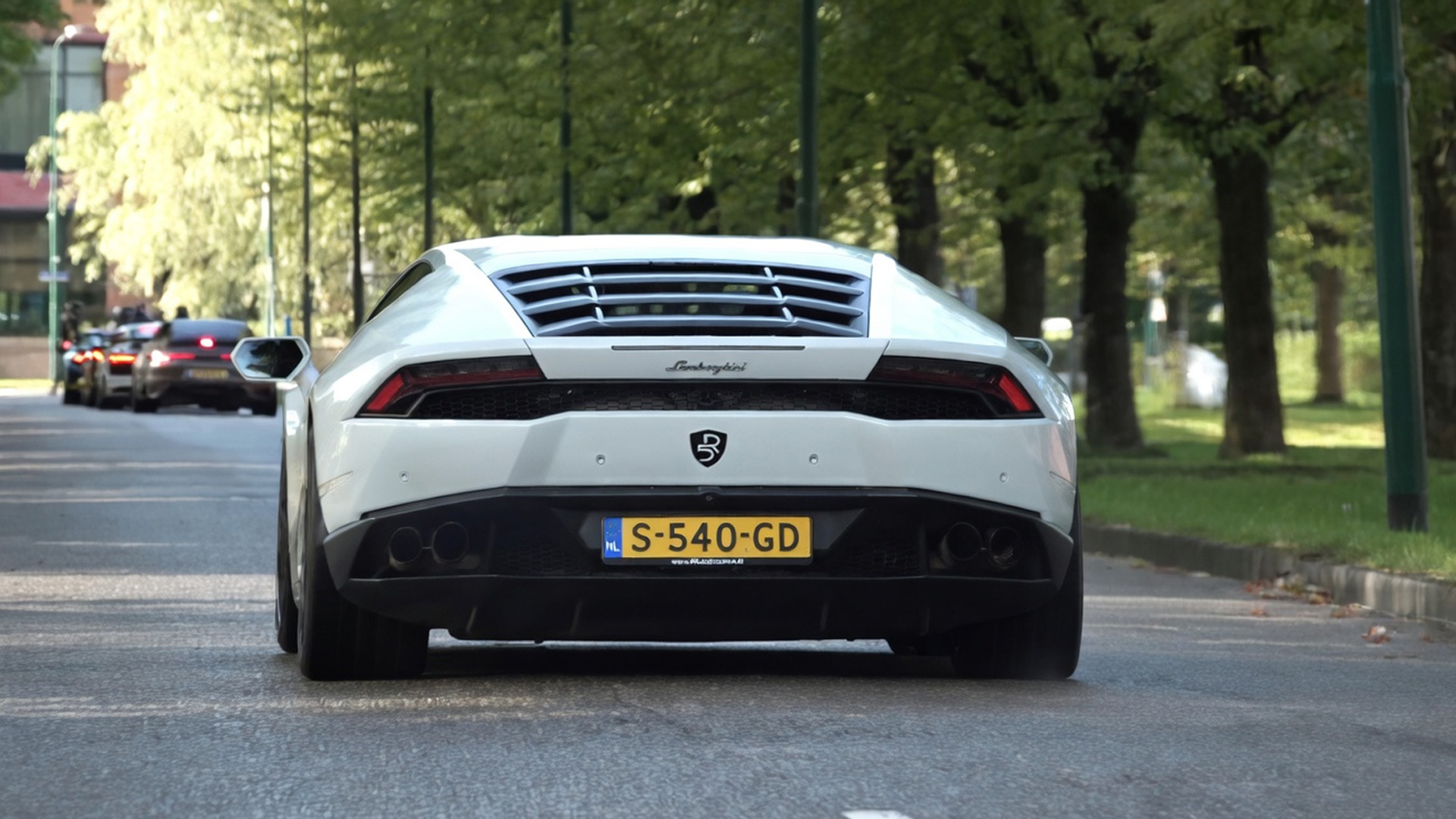 Lamborghini Huracan goes full throttle on open road