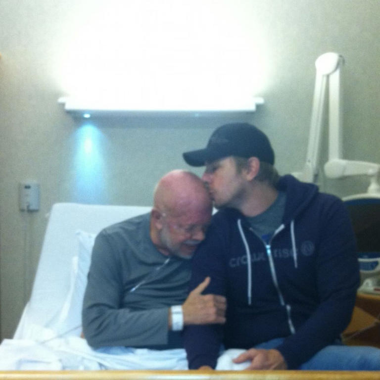 Dax Shepard cries over wife Kristen Bell’s selfless gesture at his dad ...