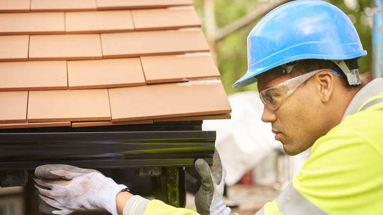 How to tell if your gutters are installed wrong (& tips for fixing it)