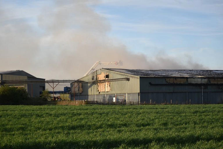 Firefighters tackle large-scale building fire in Wilsford - 'Avoid area ...