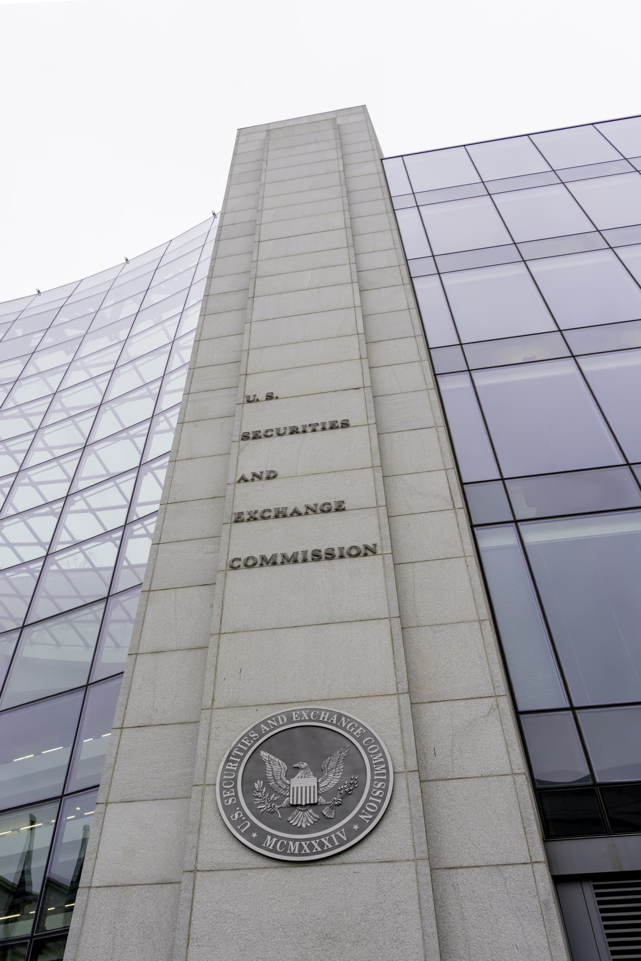 Investment advisors still struggle with fees, conflicts, and ...