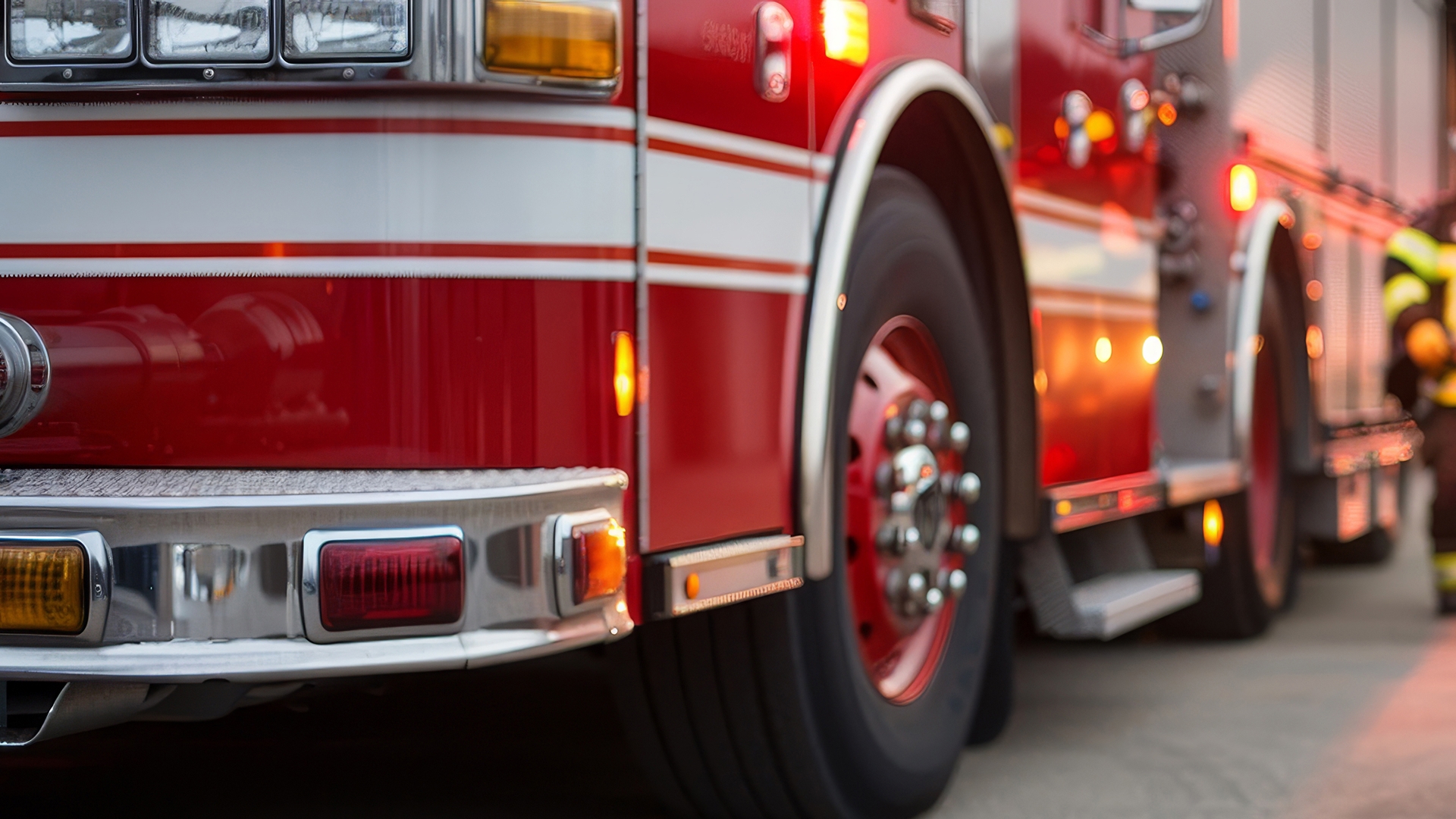 Motorhome fire injures 1 in Davenport