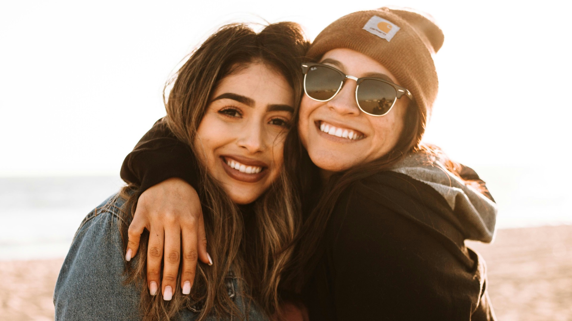 10 strengths of female friendships & 10 of male friendships