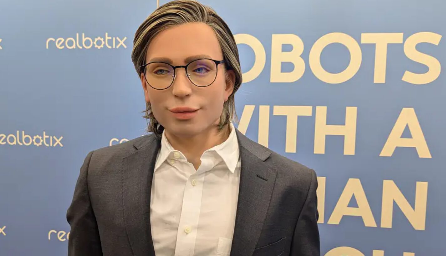 Humanoid robot can read your emotions and remember past conversations