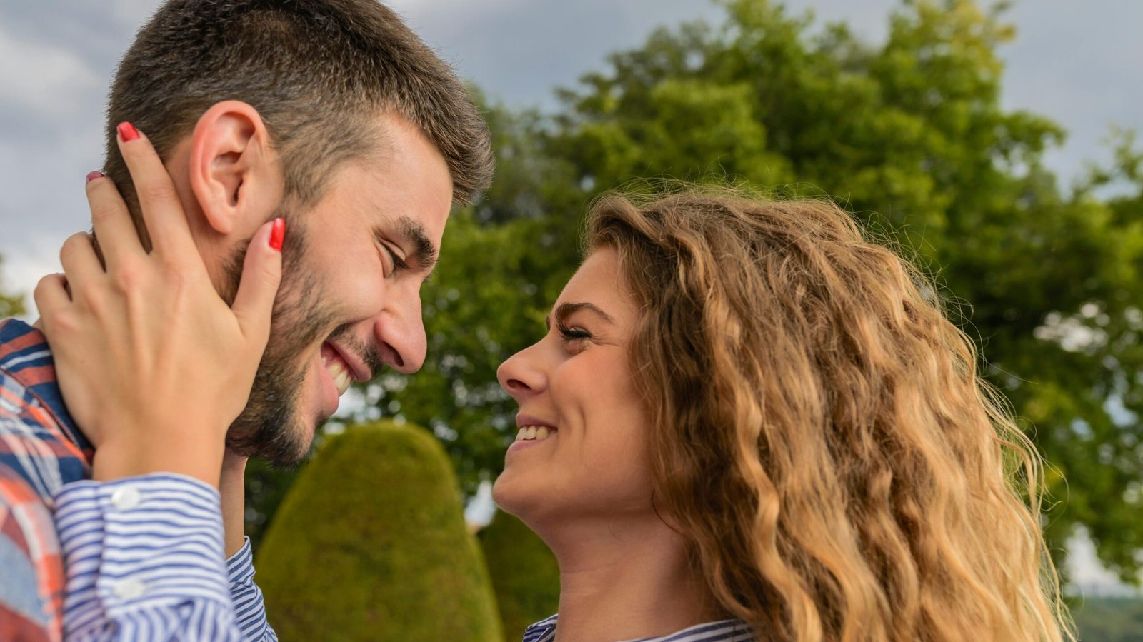 Things confident men do that women notice