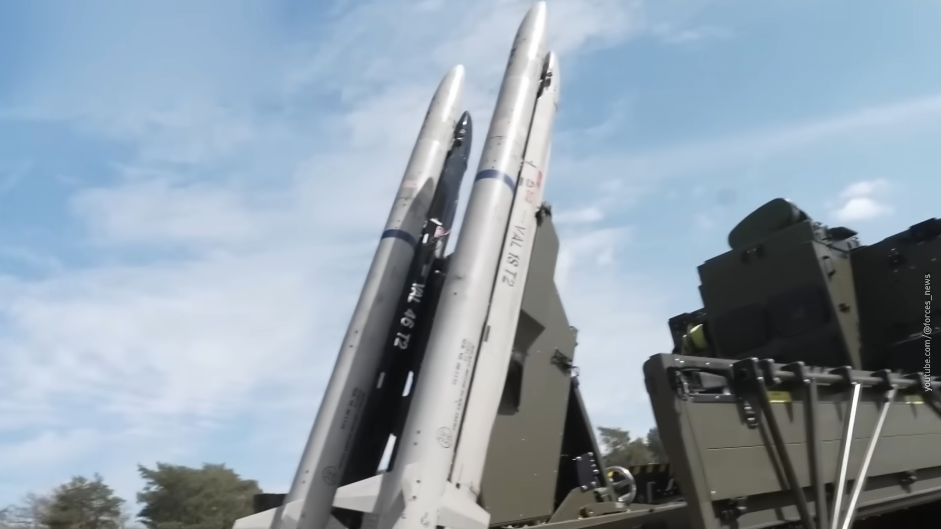 Watch British Stormer HVM Fire Starstreak Missiles and Destroy Incoming ...