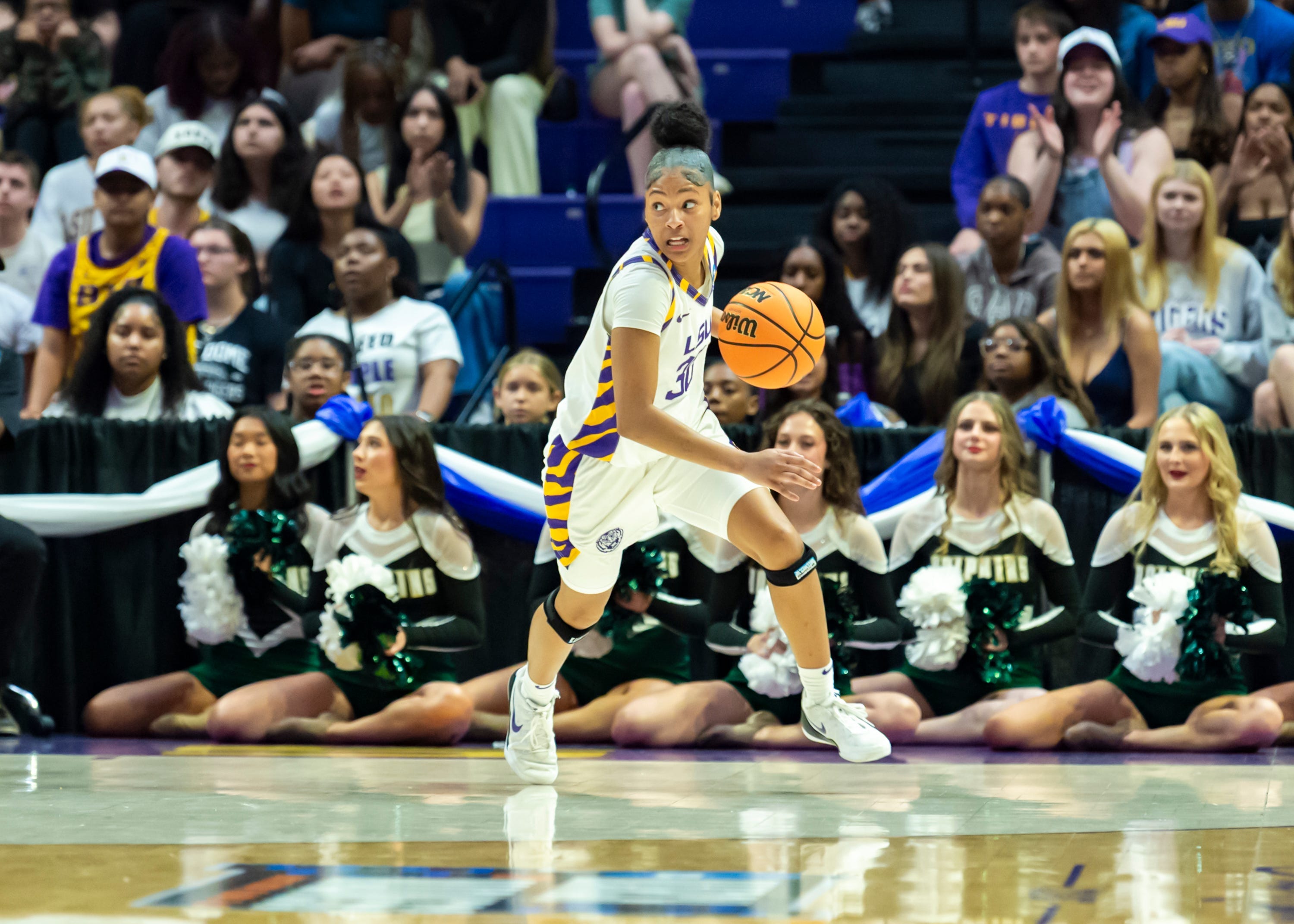 Key LSU women's basketball starter enters transfer portal