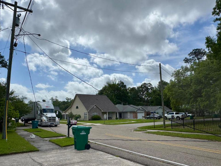 18-wheeler takes down power pole in Slidell