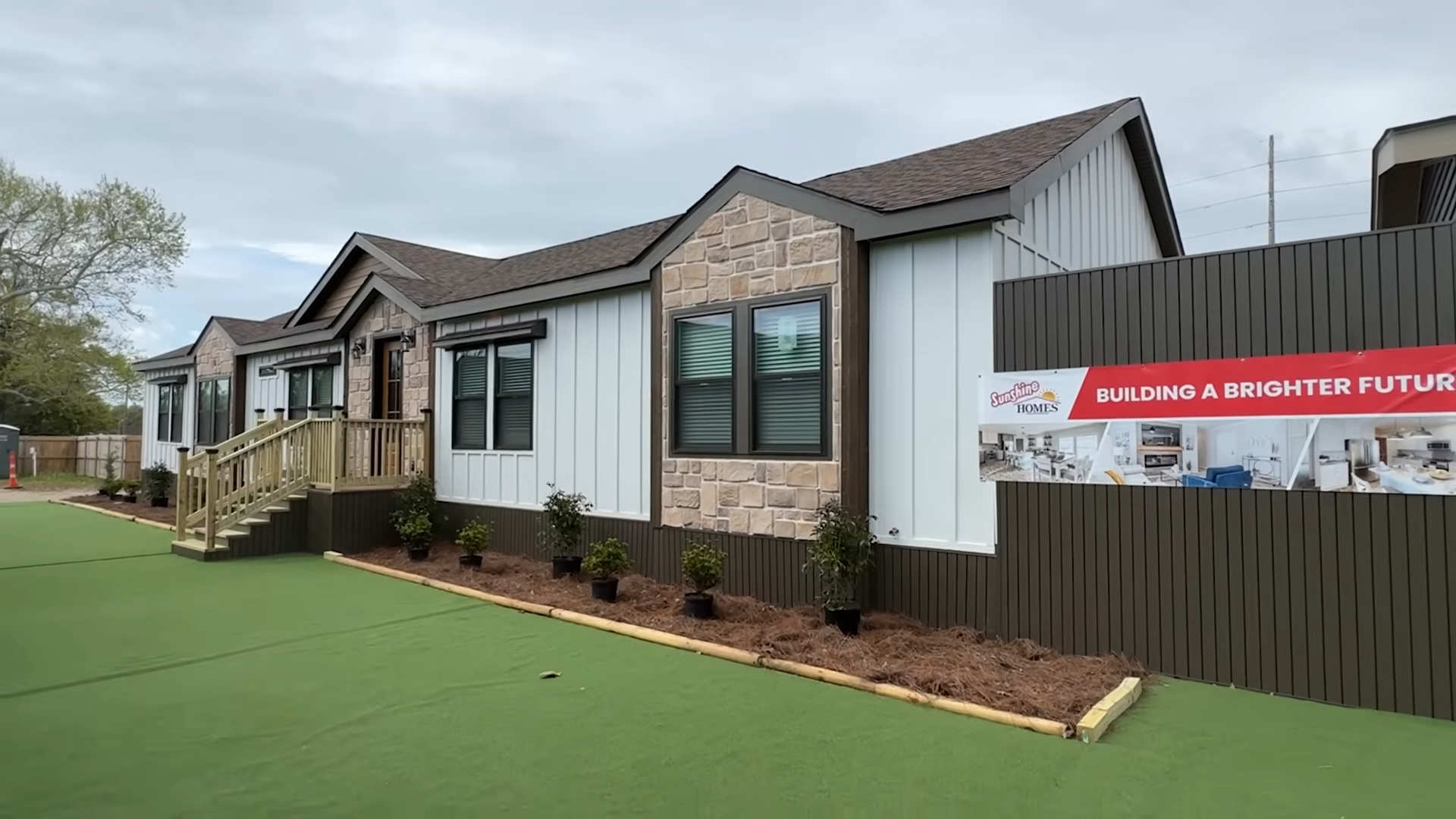 Faith PRI3284-2075 by Sunshine Homes | 3 bed, 2 bath prefab house tour