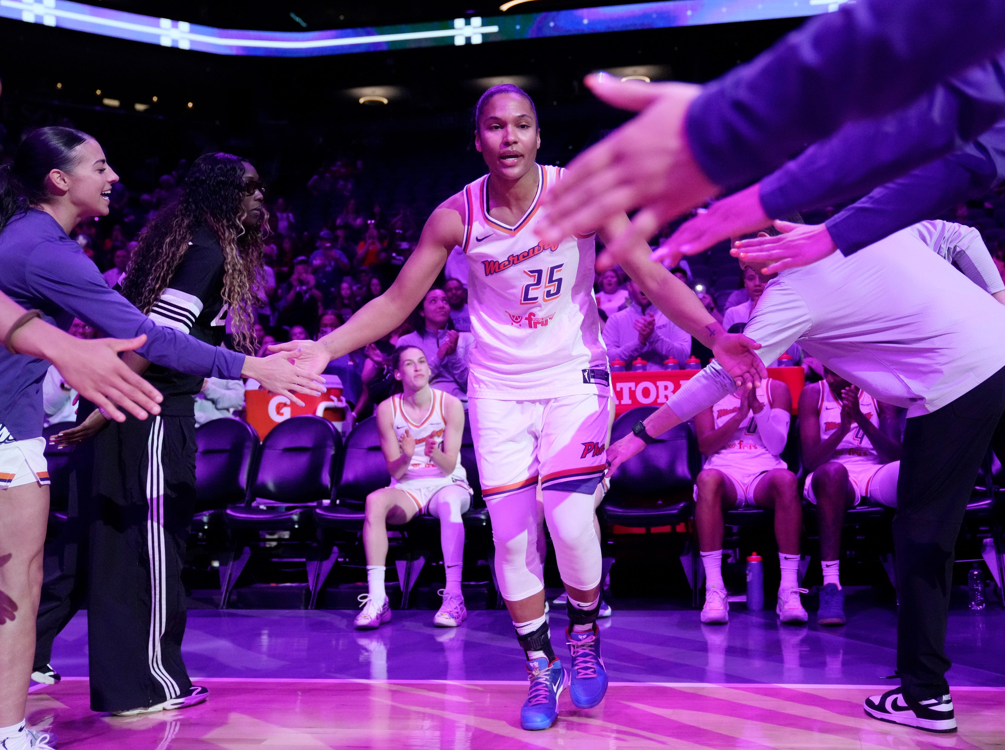 Alyssa Thomas staying with Phoenix Mercury