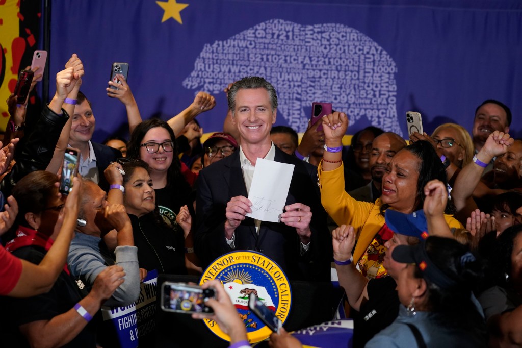 Dem-endorsed $20 minimum wage for fast-food workers leads Carl’s Jr ...