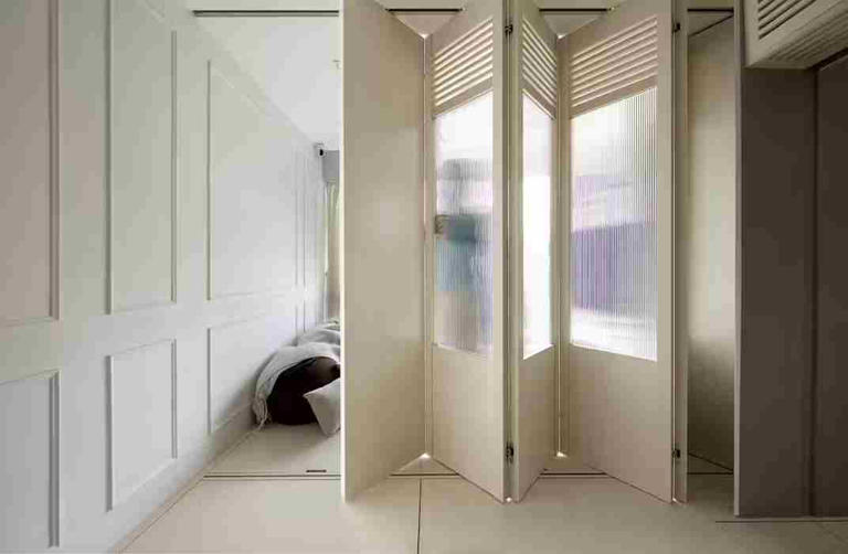 7 model pintu lipat besi terbaru bikin rumah makin stylish