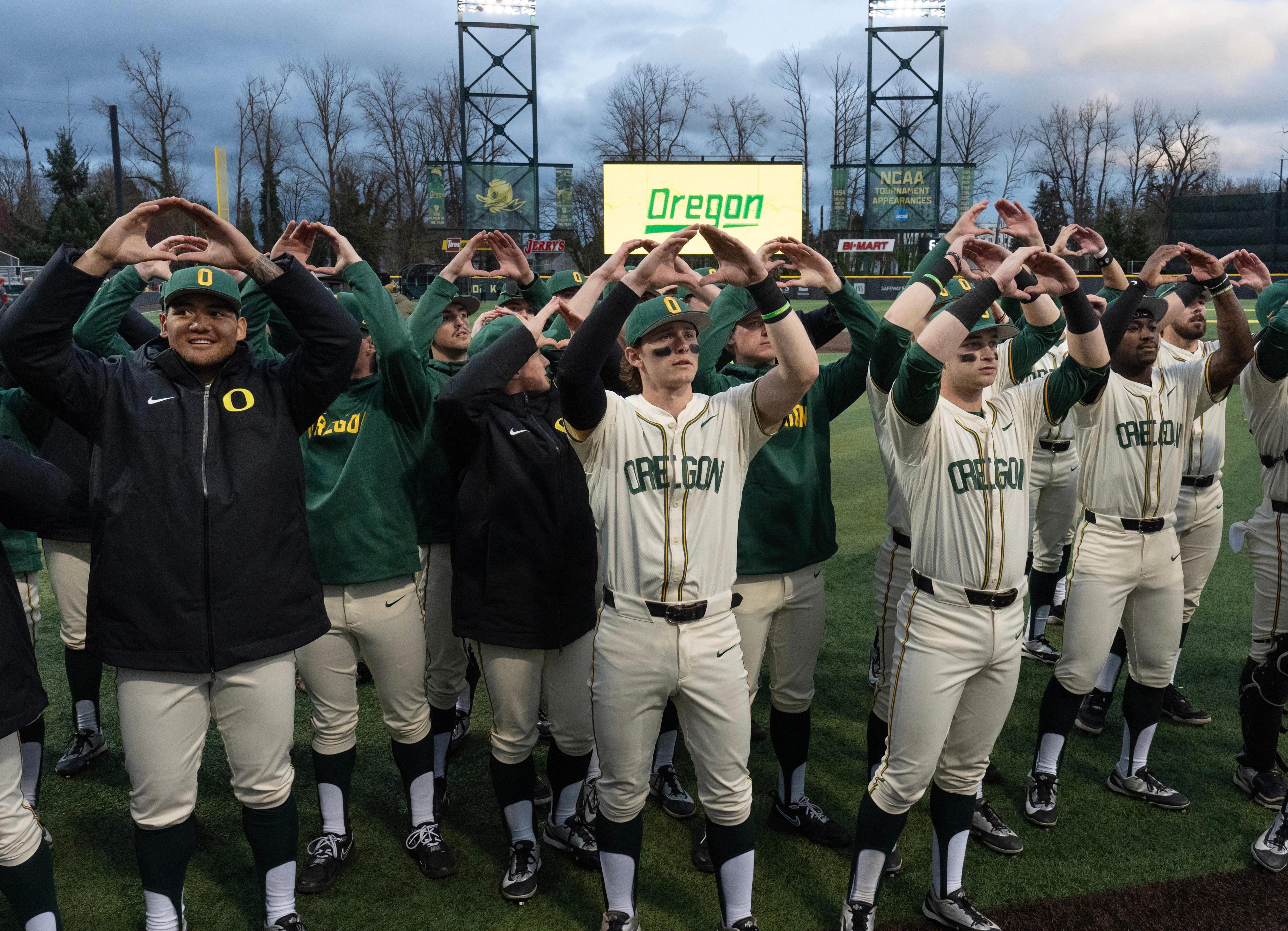 Washington avoids the sweep and takes Game 3 over the Ducks in Seattle