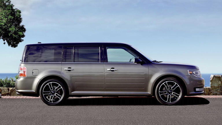 Ford’s final 365-horsepower family wagon is a steal in 2026