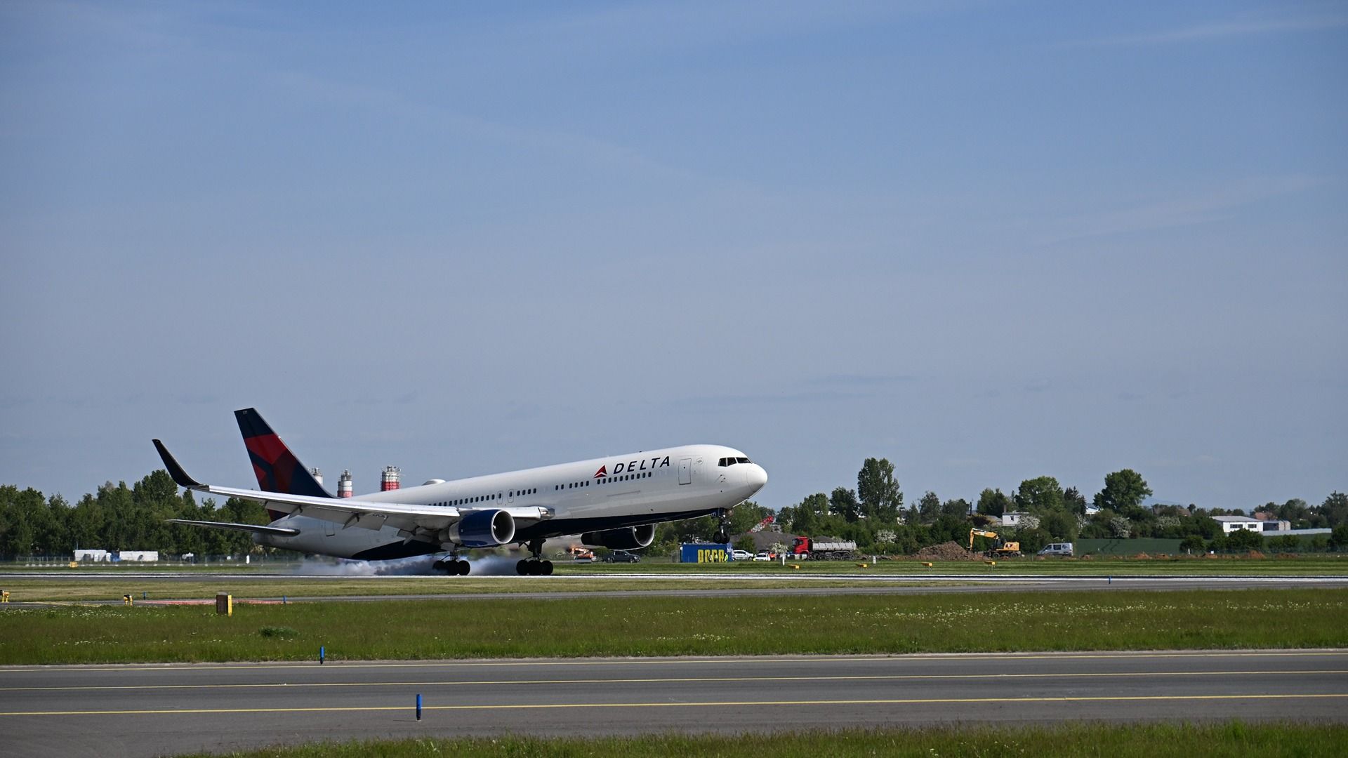 Delta Air Lines retires its oldest widebody after nearly 36 years ...