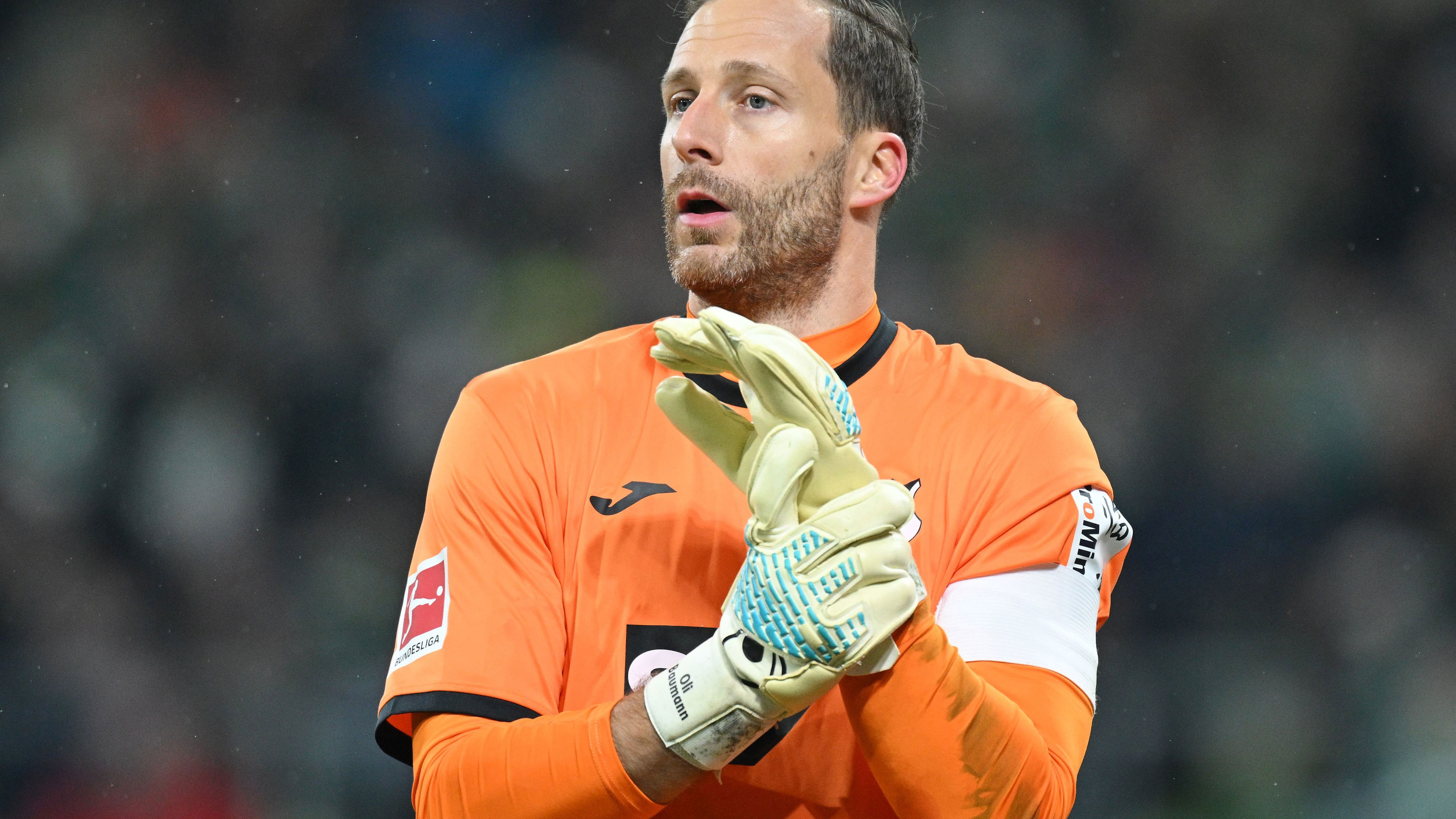 Es ist doch alles gesagt: Oliver Baumann reagiert genervt auf ...