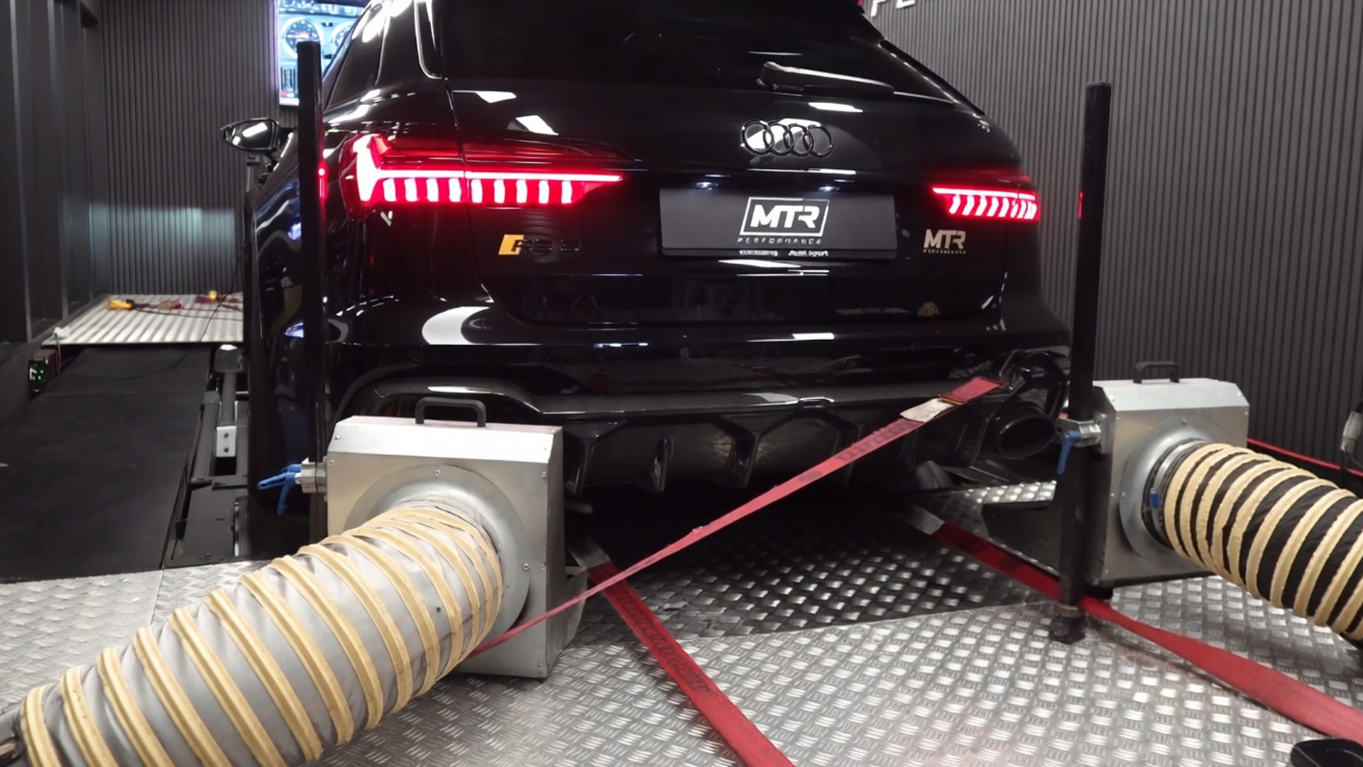 Audi RS6 dyno test run and brutal sounds