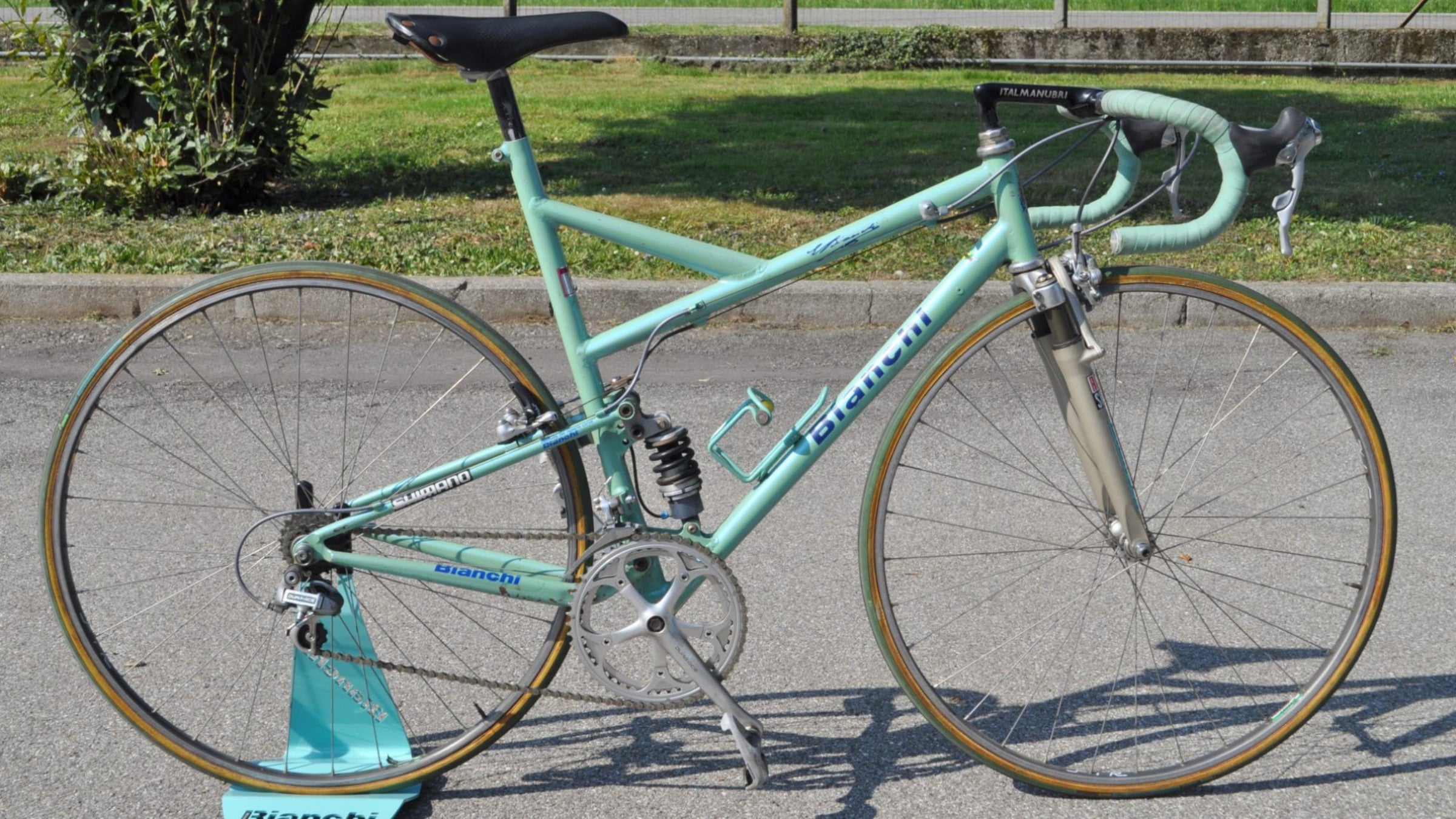 The strange history of Paris-Roubaix bikes: Suspension, custom geometry ...