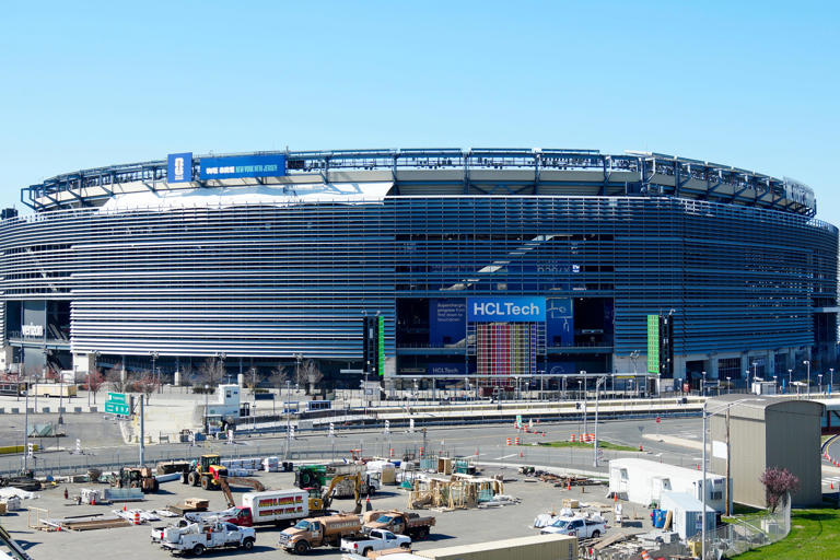 Why did MetLife Stadium change its name, remove its logo for World Cup?