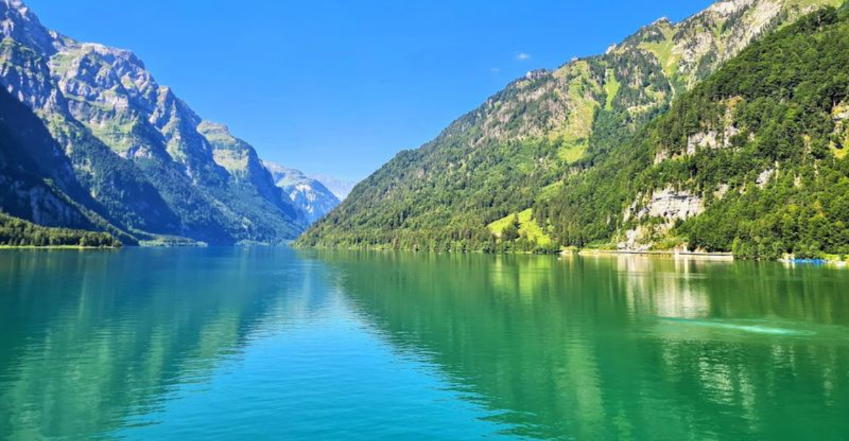 14 stunning lakes in Switzerland that deserve more than a quick photo stop