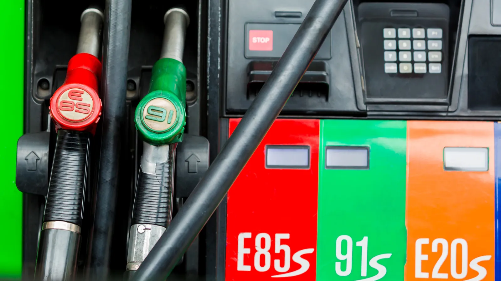 The federal gas pump rule behind the four-gallon minimum fill requirement