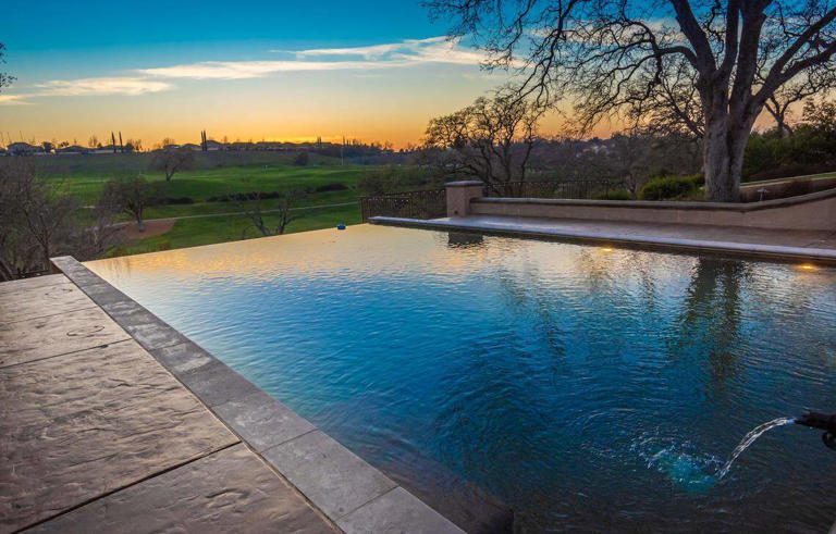 Sacramento-area home's big flex: 1st-tee views, party-ready for 200