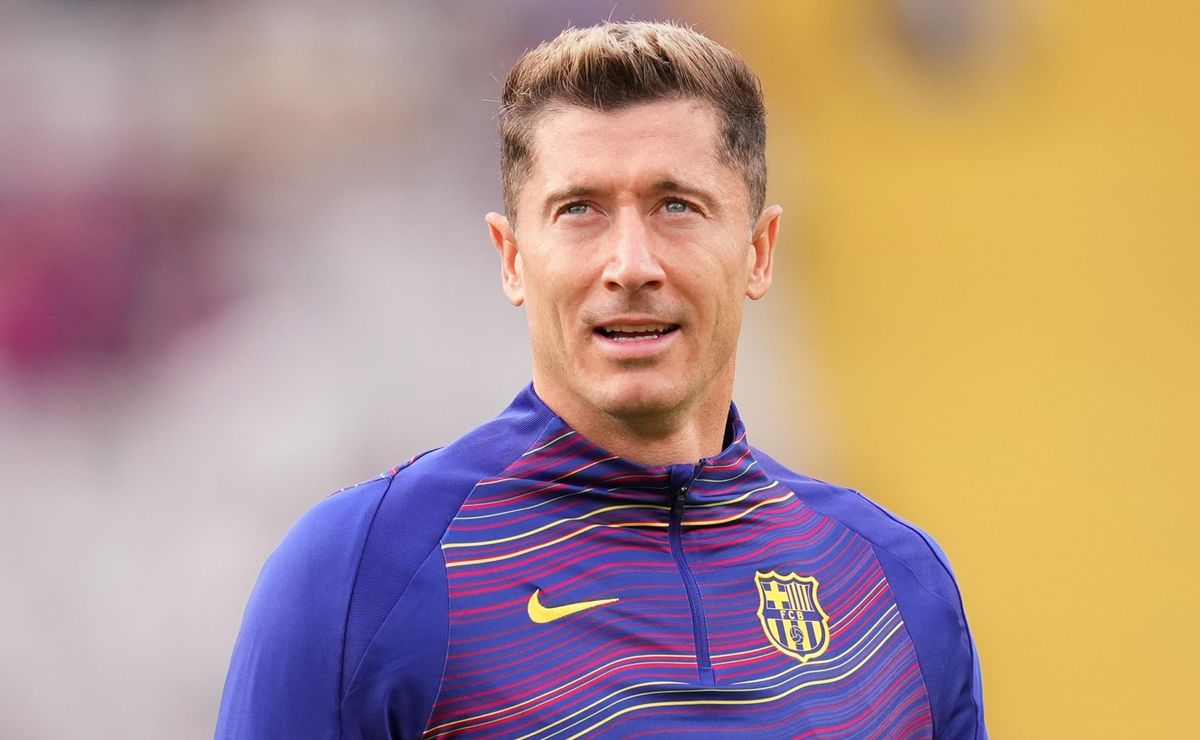 Robert Lewandowski reportedly receives formal offer from Barcelona amid ...