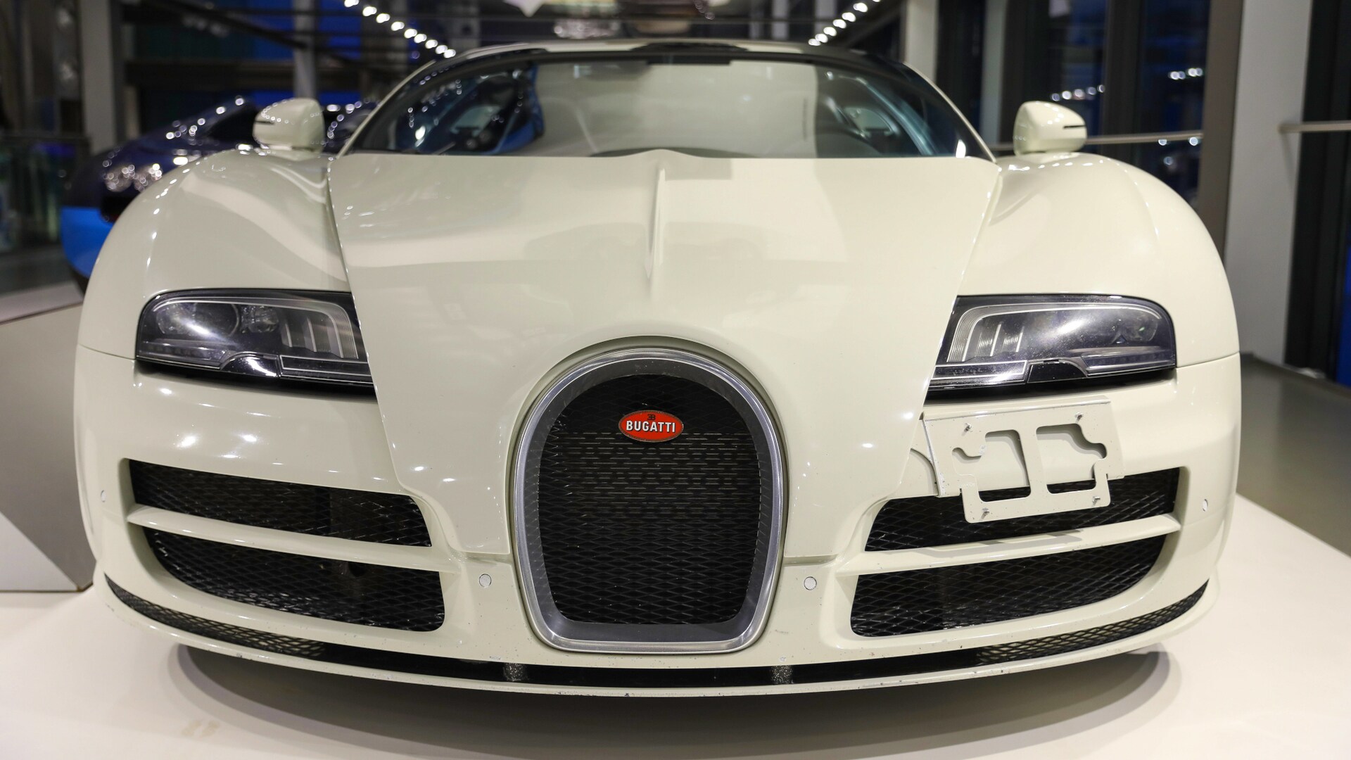 YouTuber kauft defekten Bugatti Veyron zum Schnäppchenpreis – und ...