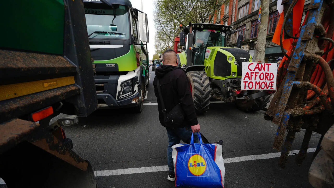 Fuel protests lead to widespread disruption across Ireland