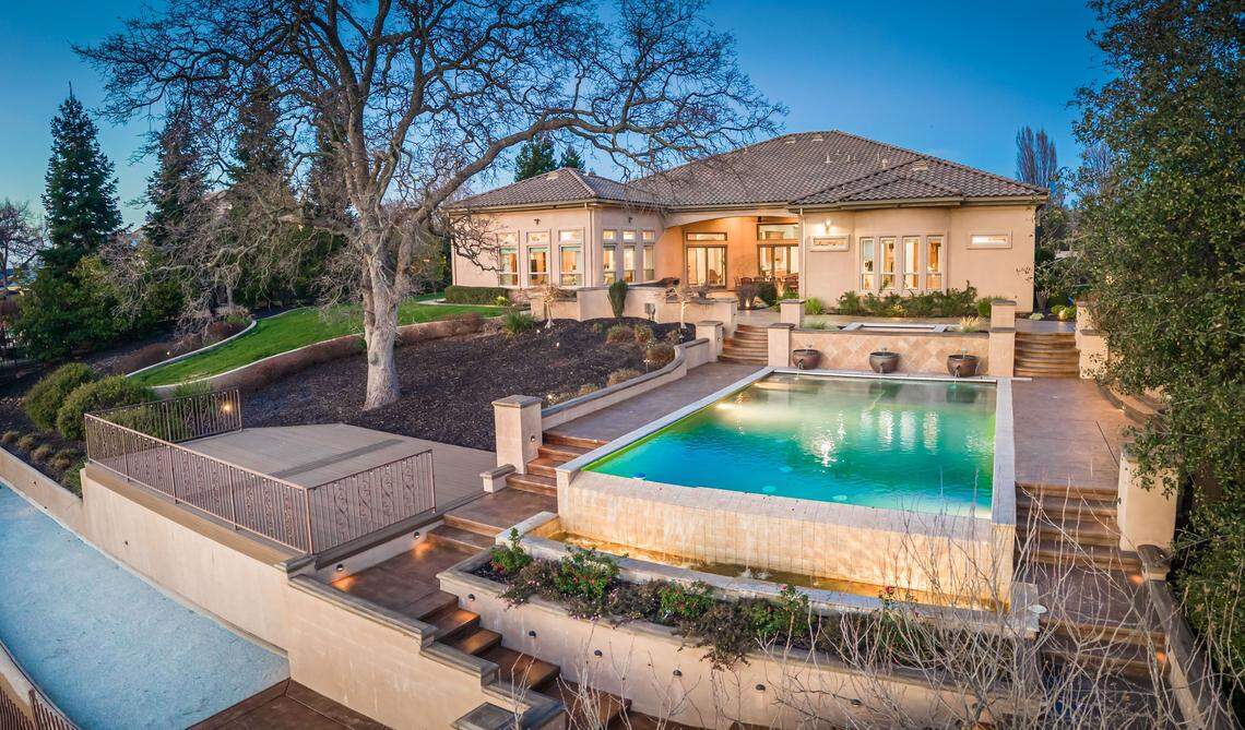 Sacramento-area home's big flex: 1st-tee views, party-ready for 200